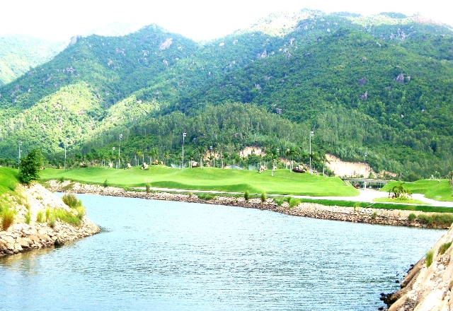 Diamond Bay Golf & Villas in Nha Trang | Vietnam Golf Course