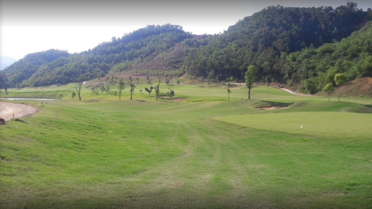 Hilltop Valley Golf Club in Hanoi | Vietnam Golf Course