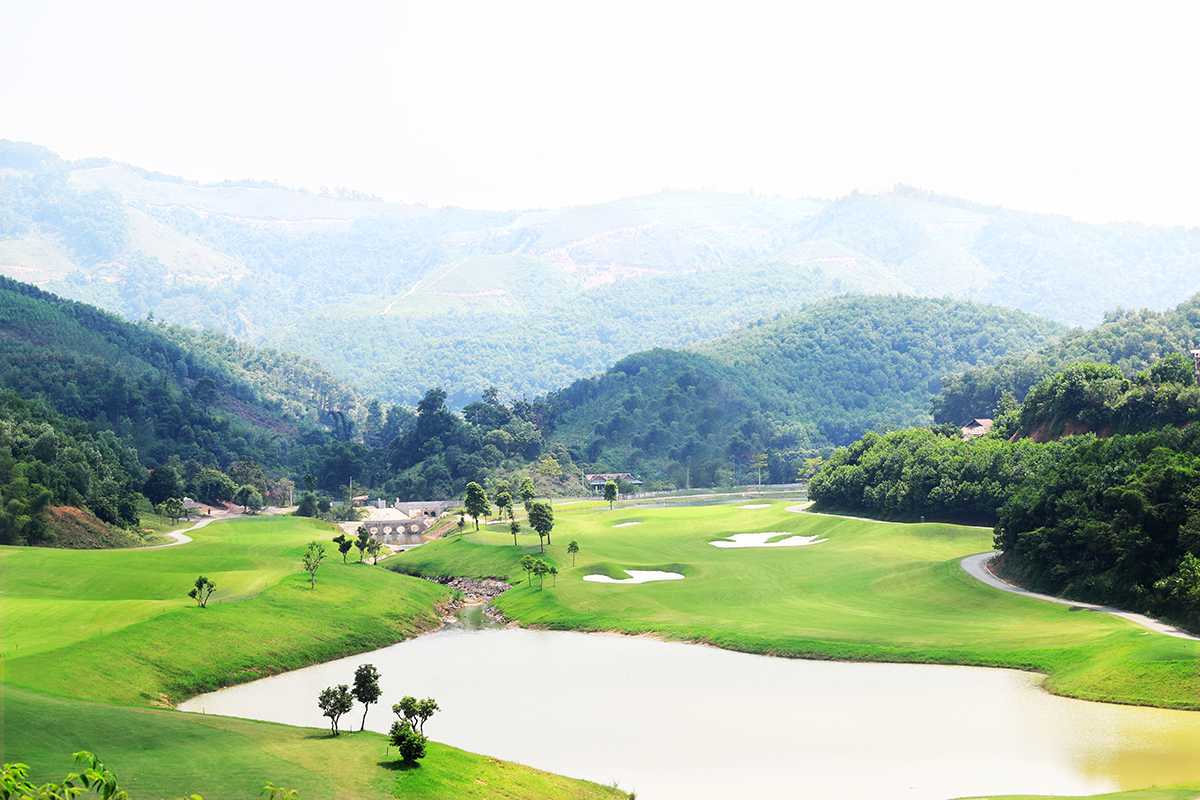 Hilltop Valley Golf Club in Hanoi | Vietnam Golf Course