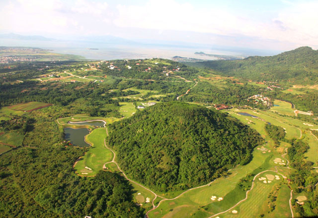 Ayala Greenfield Golf & Leisure Club | Manila, Philippines Golf Course