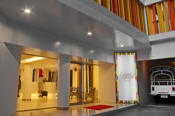 Grand Alpine Hotel | Bangkok Golf Resort Hotel, Thailand